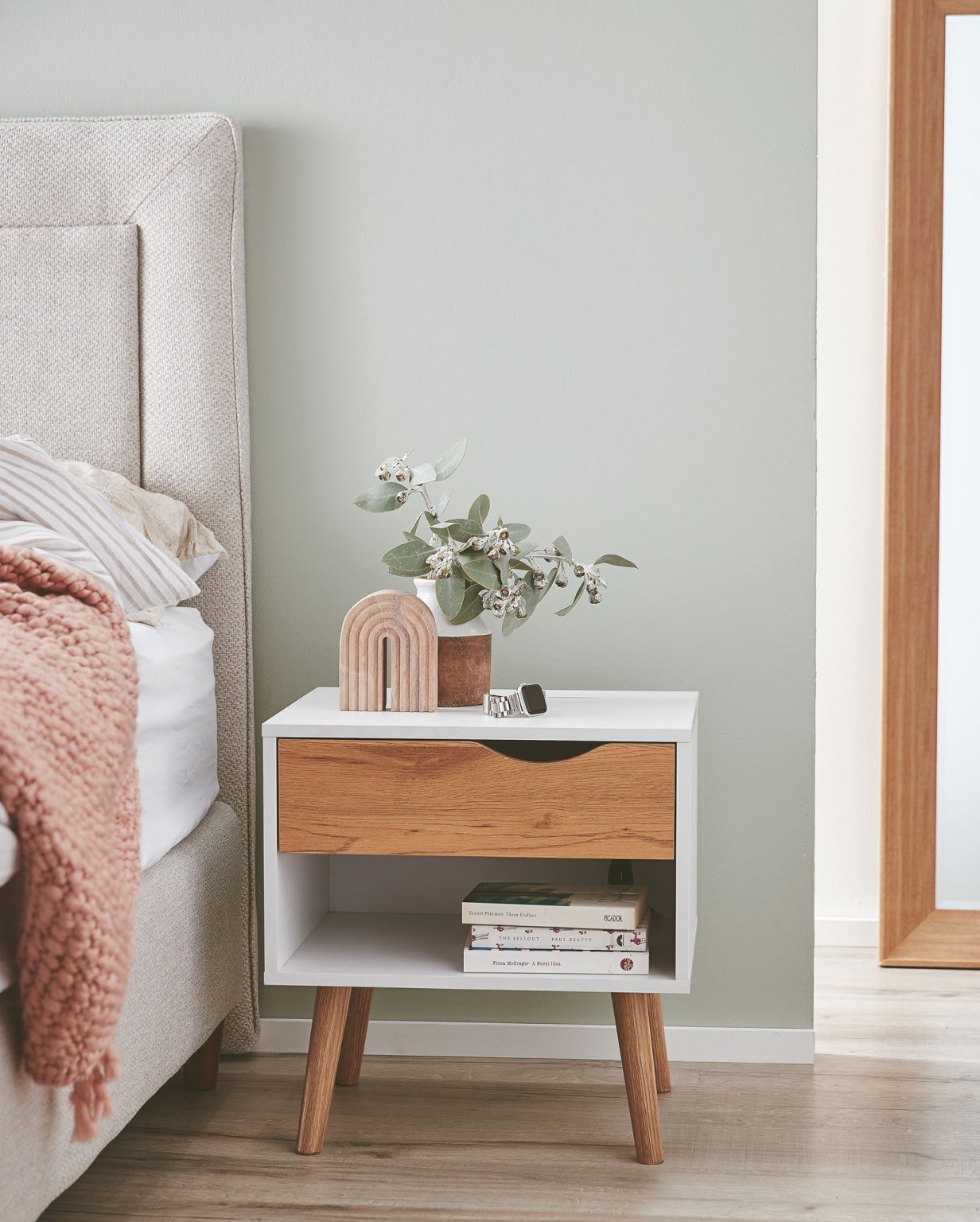 20 Small Bedside Table Ideas To Maximize Storage And Maintain A Tidy ...