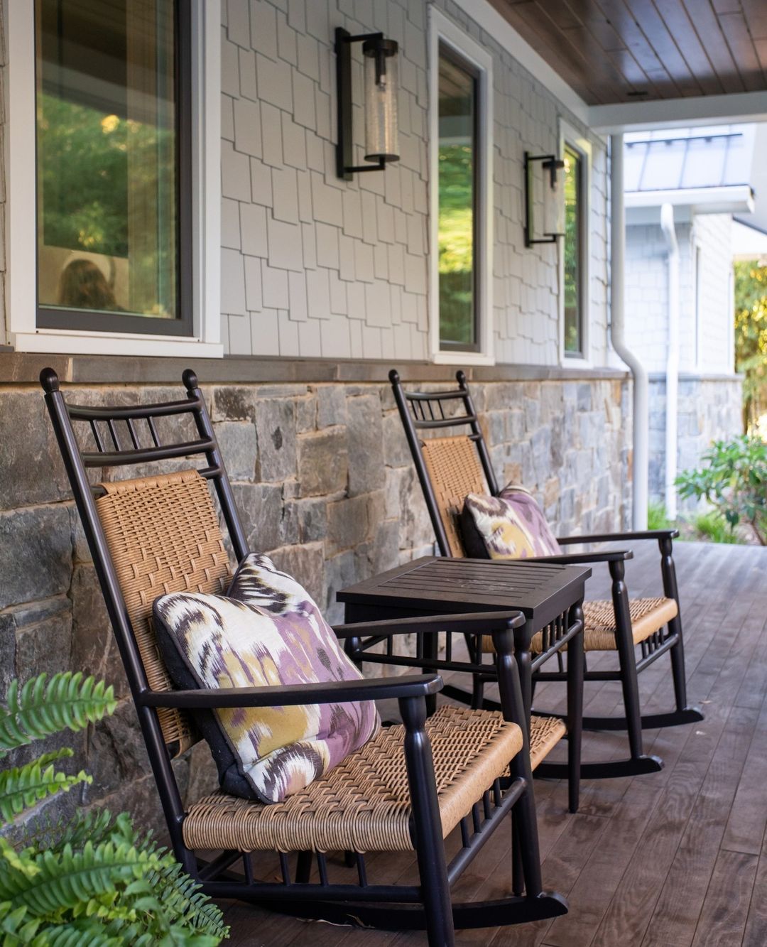 20 Small Front Porch Furniture Ideas That Make The Most Of The Tiniest ...