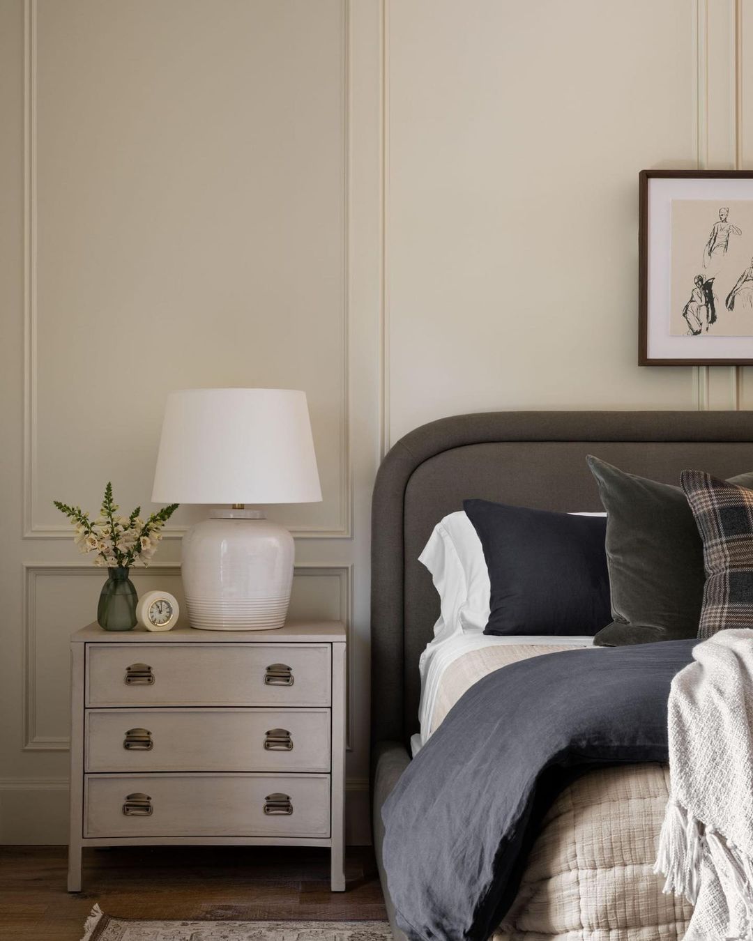 20 Small Bedside Table Ideas To Maximize Storage And Maintain A Tidy ...