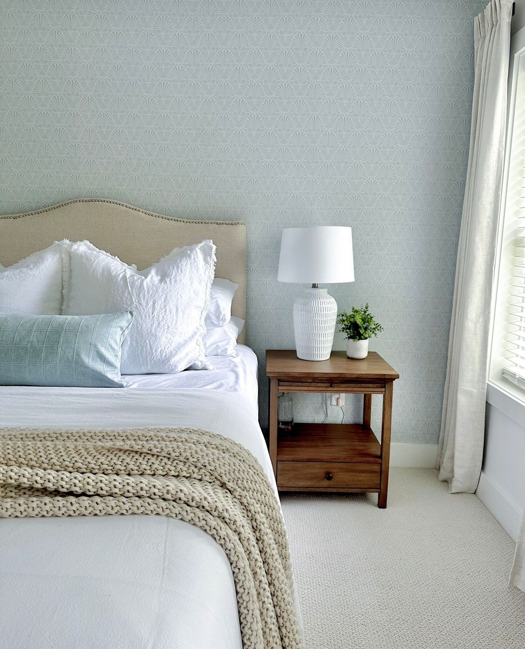 20 Small Bedside Table Ideas To Maximize Storage And Maintain A Tidy ...