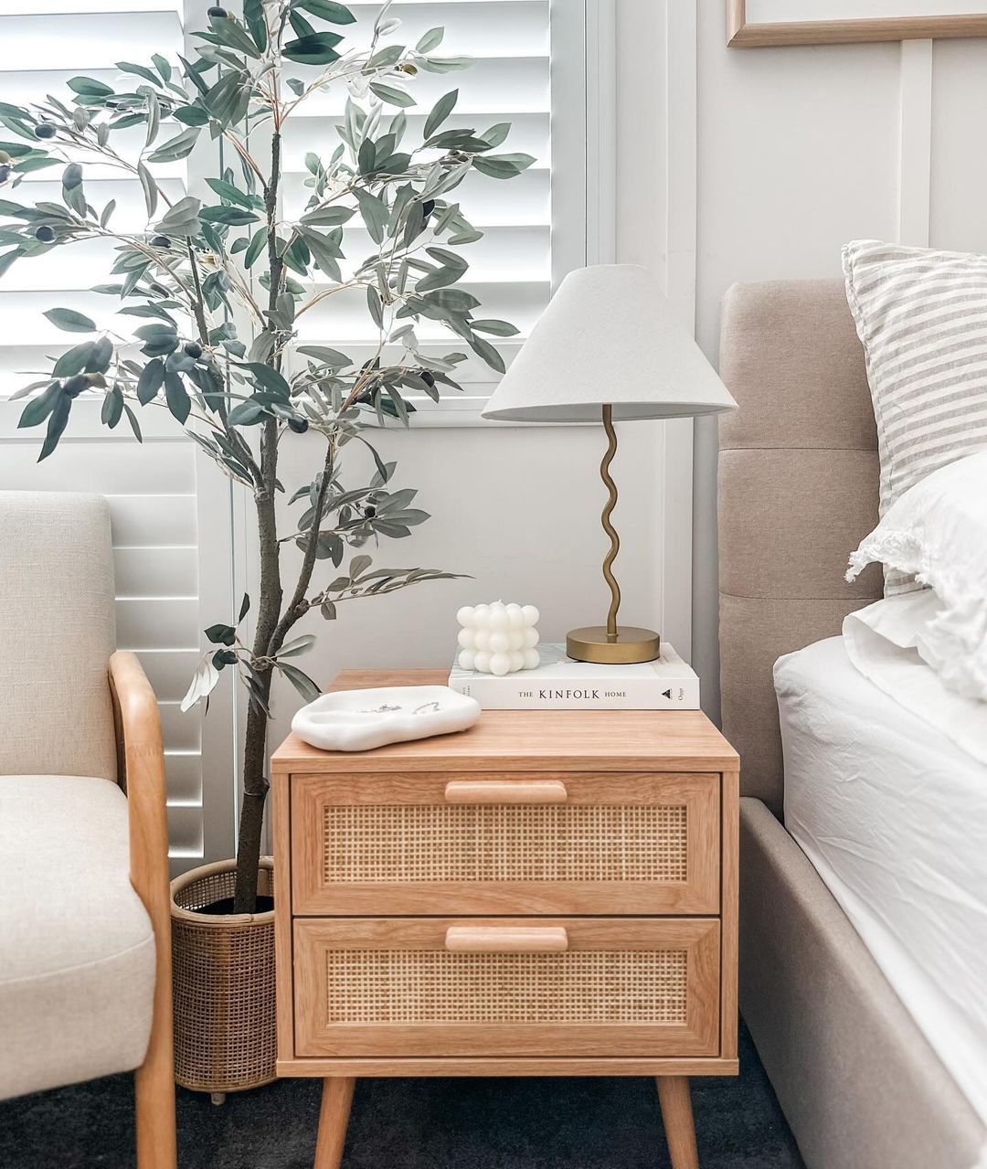 20 Small Bedside Table Ideas To Maximize Storage And Maintain A Tidy ...